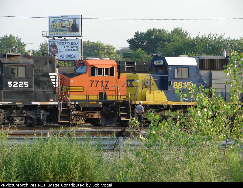 NS 5225, BNSF 7717, CSX 8815